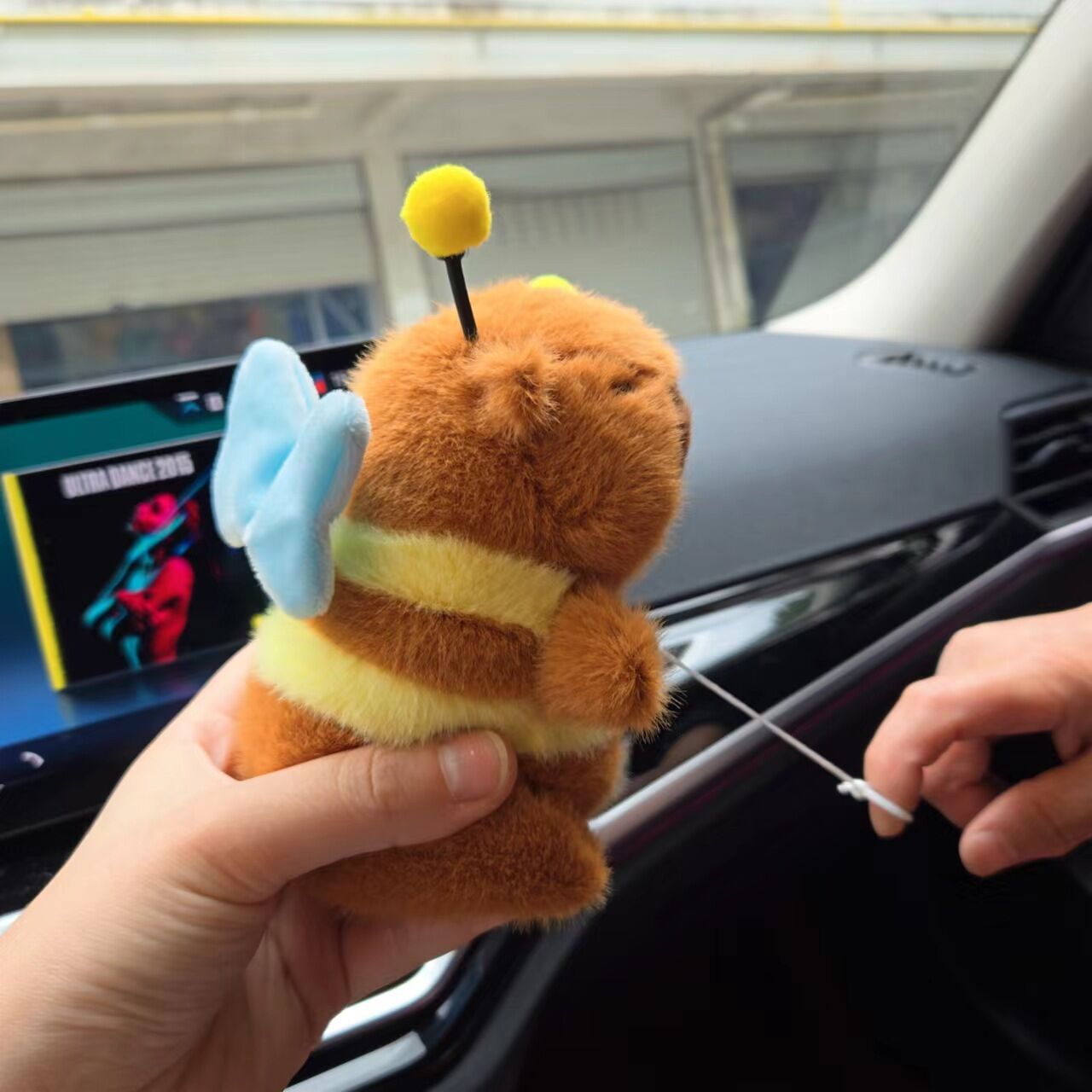 Cute Capibara Pulling Shaking Wings Bee Capybara Backpack Capybara Doll ...