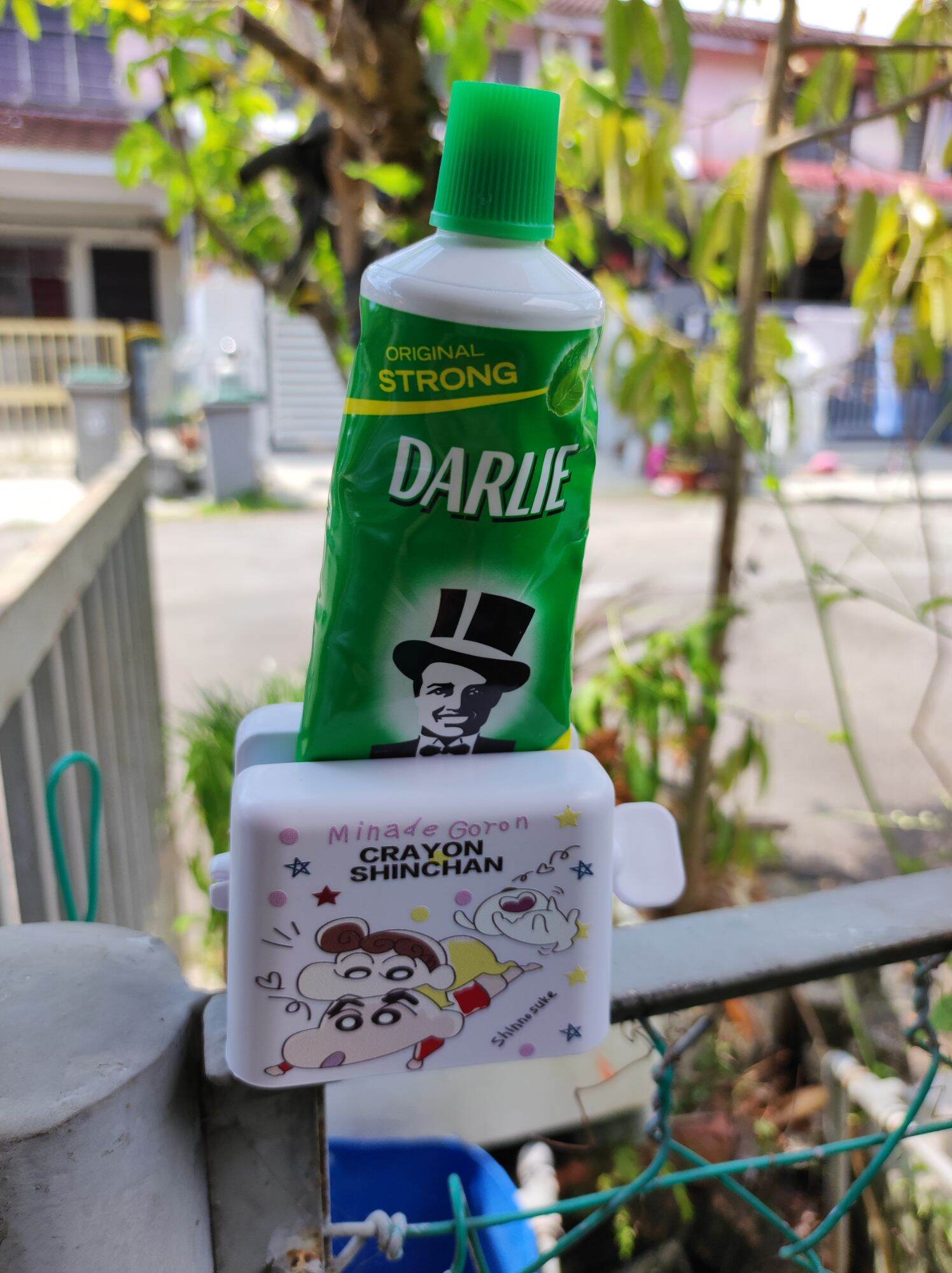 Crayon shinchan toothpaste squeezer蜡笔小新挤牙膏器 | Lazada