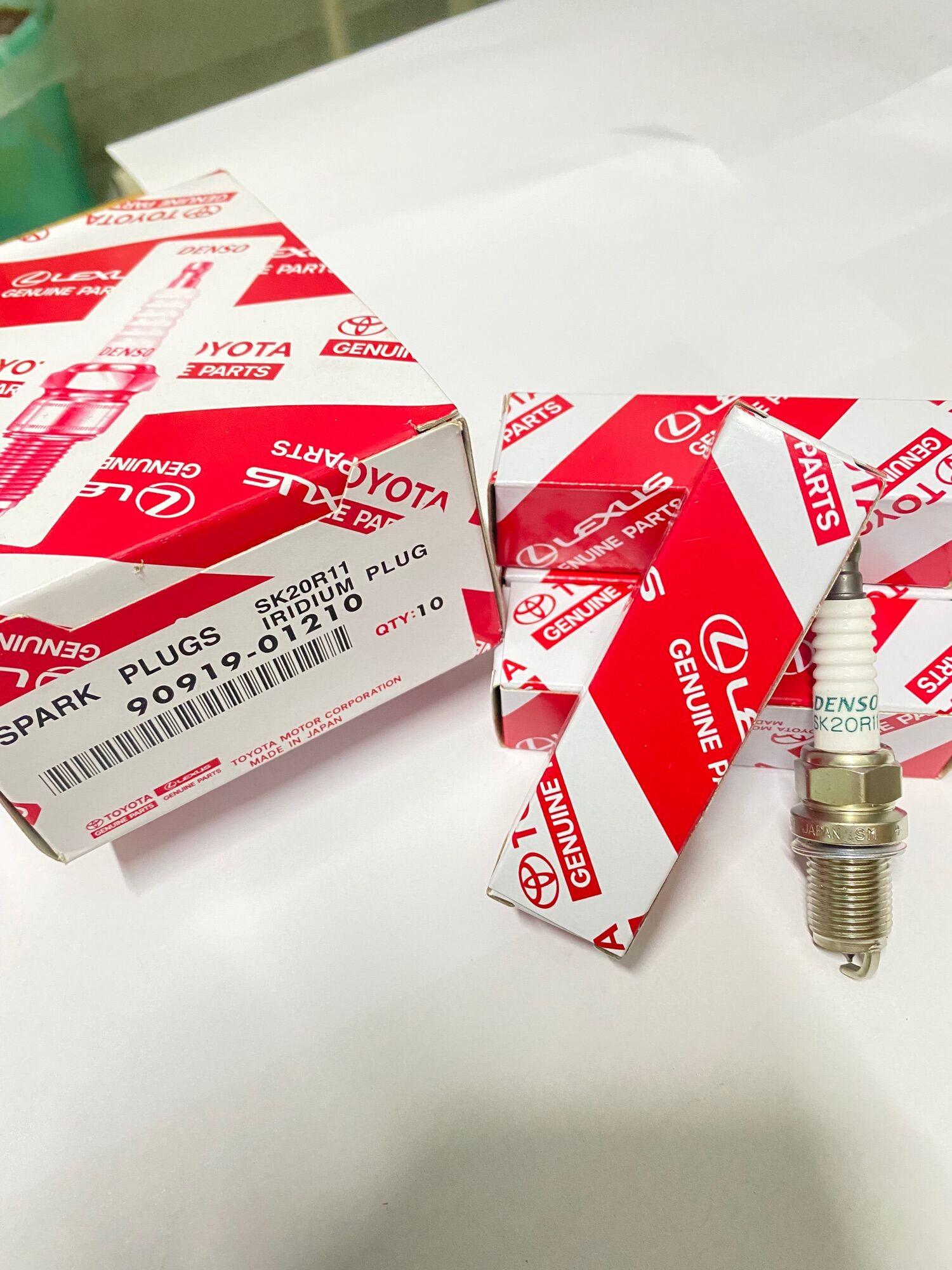 TOYOTA IRIDIUM OEM Spark Plug 90919-01210 Toyota Estima/Camry/Harrier ...