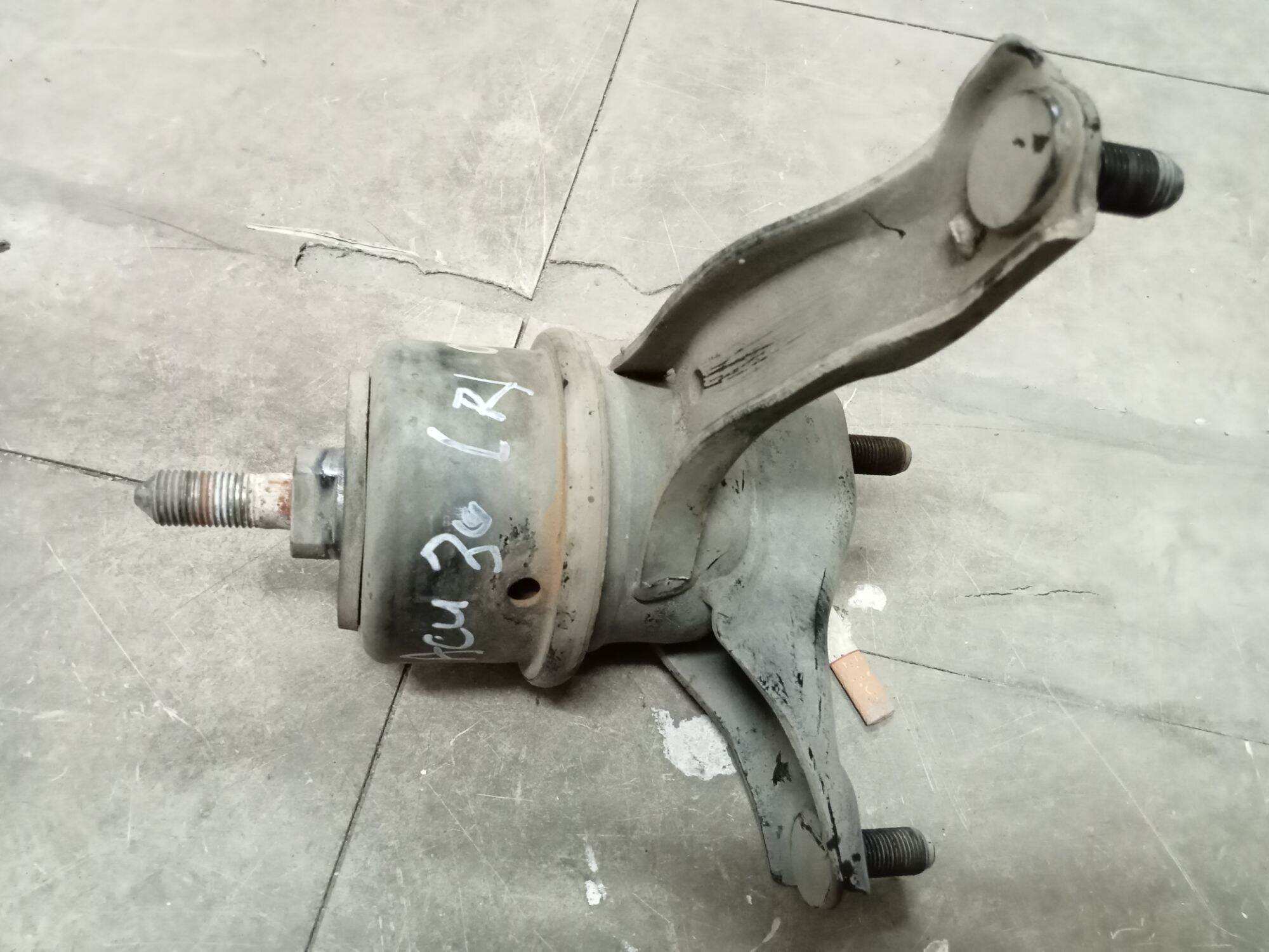 Toyota Harrier ACU30 Engine Mounting (R) | Lazada