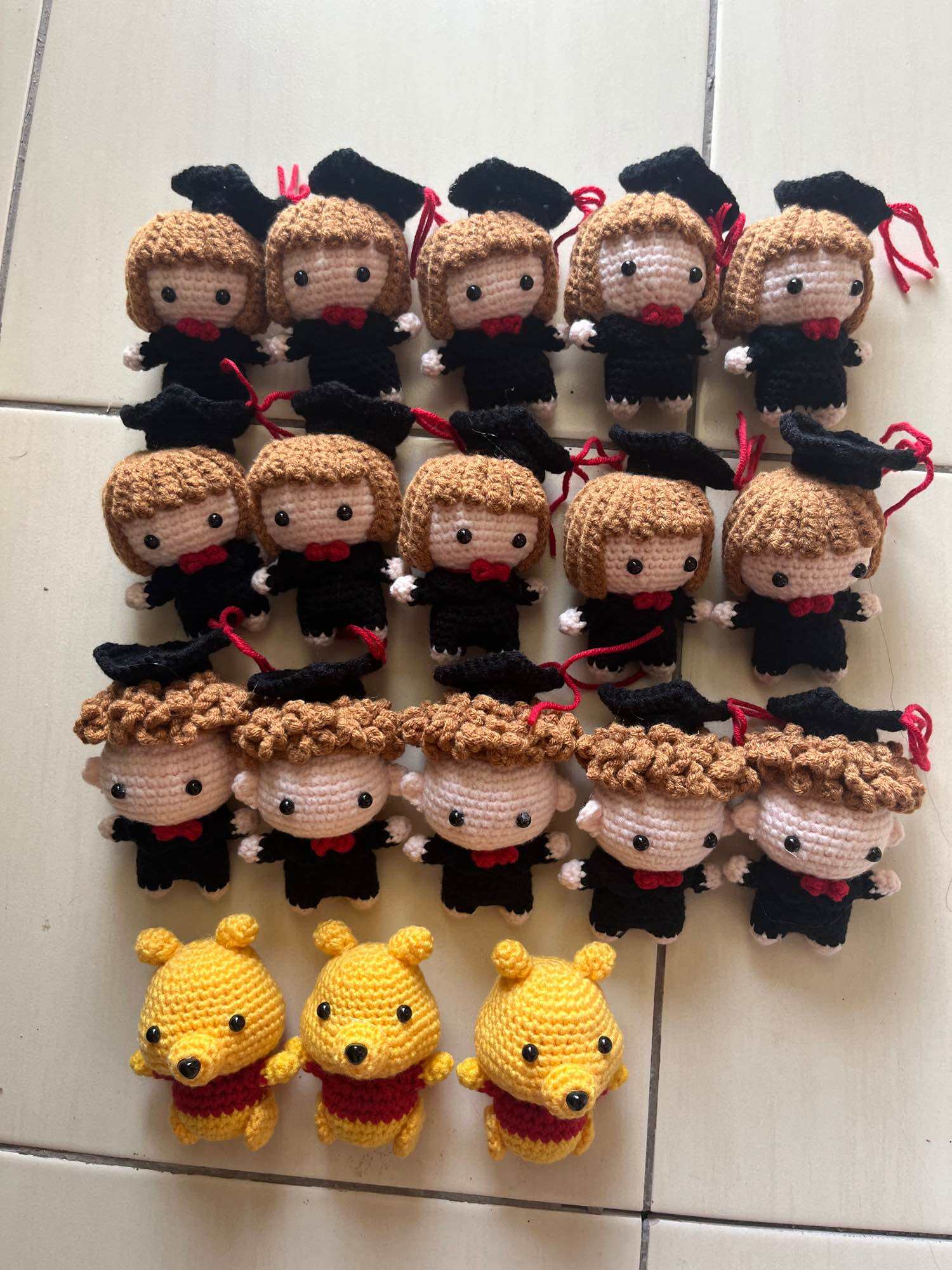 CrochetWorld 100% hand knitted crochet graduation doll 100%纯手工钩针编织毕业娃娃 ...