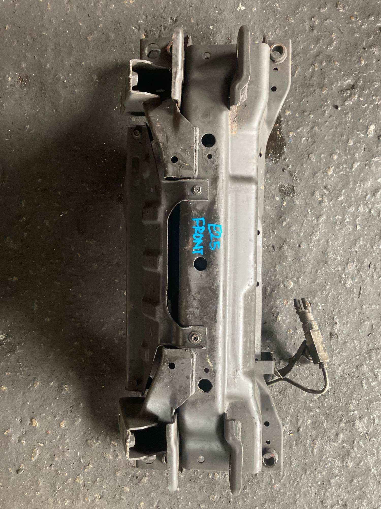 🇯🇵USED JAPAN🇯🇵NISSAN URVAN E25 ENGINE STEERING RACK CROSSMEMBER ...