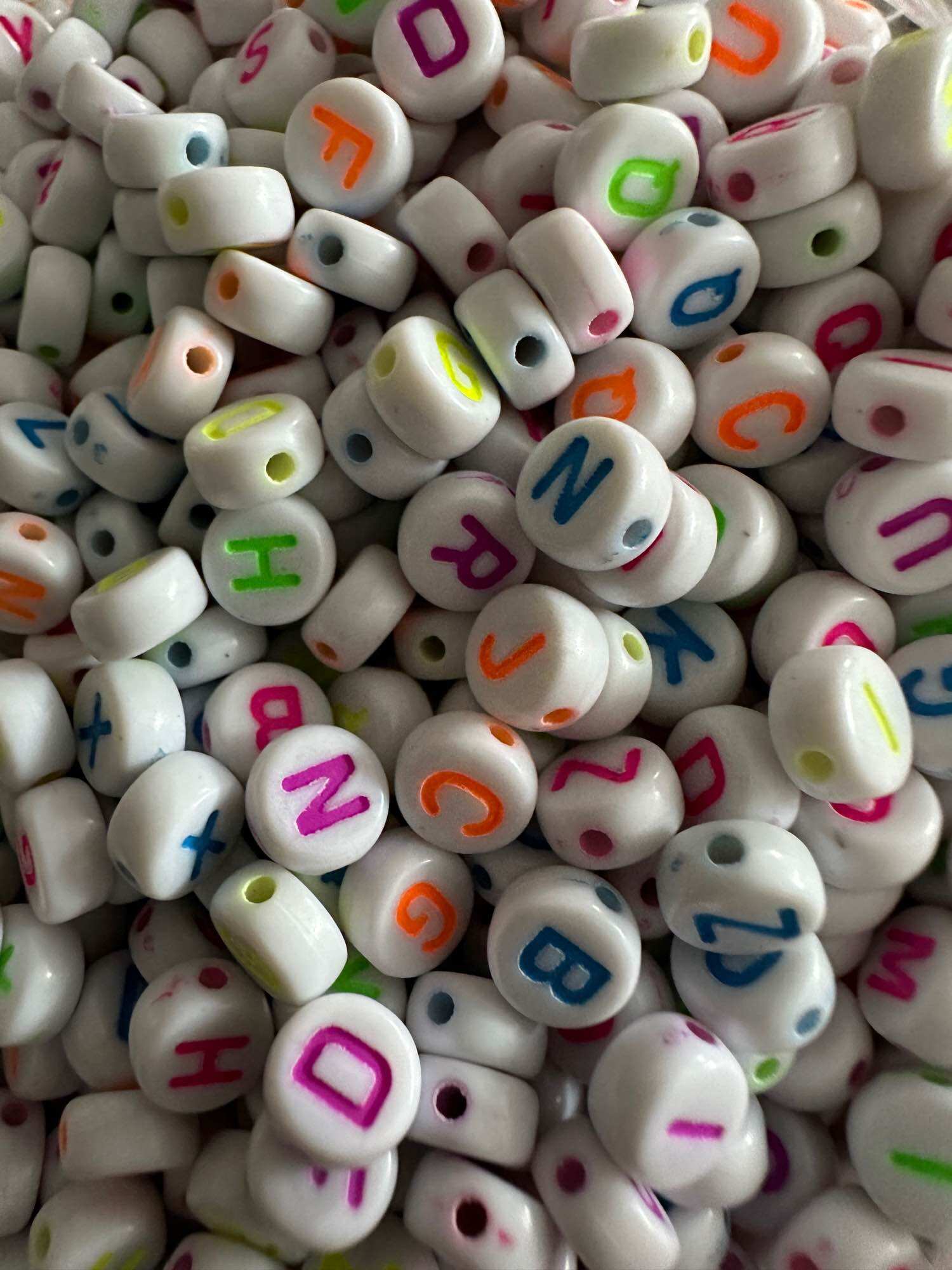 200 pcs Assorted Alphabet round Beads ABC Letter Beads for DIY Beading ...